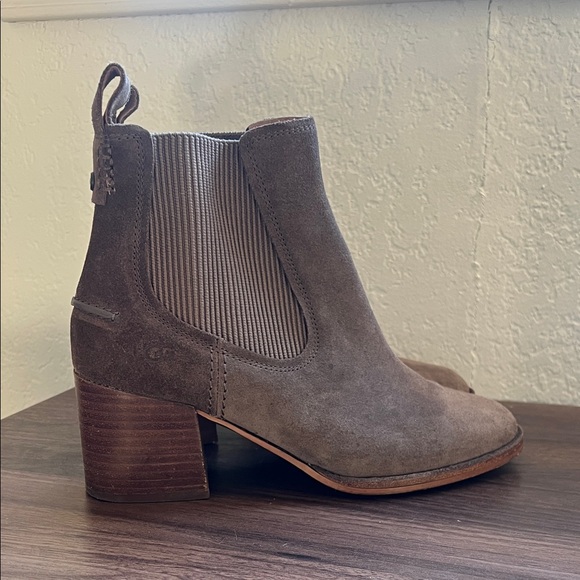 UGG | Shoes | Euc Ugg Womens Taupe Suede Ankle Boots | Poshmark